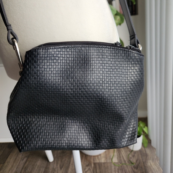Perry Ellis | Bags | Perry Ellis America Vtg Black Woven Crossbody Bag ...